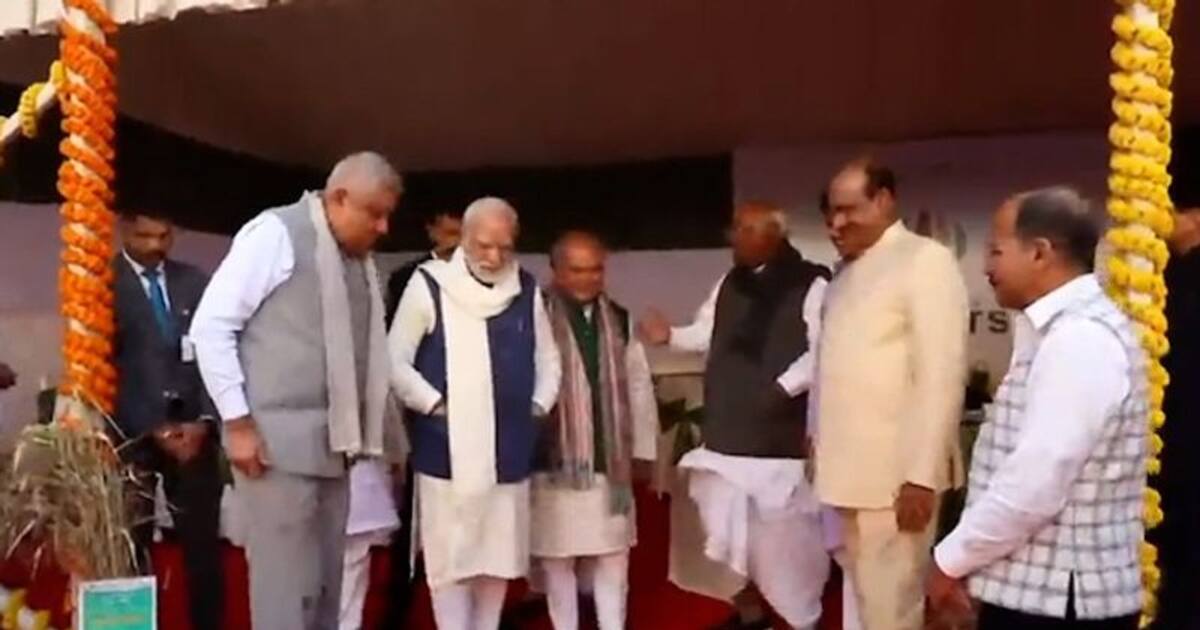 PM Modi, Mallikarjun Kharge share 'Millet only' lunch in Parliament ...