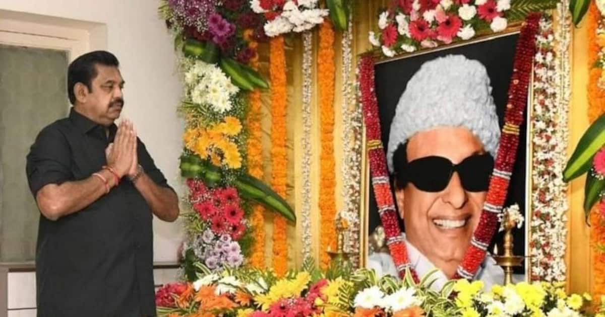 எம்.ஜி.ஆர் நினைவிடத்தில் எதிர்க்கட்சி தலைவர் பழனிசாமி மலர் தூவி மரியாதை