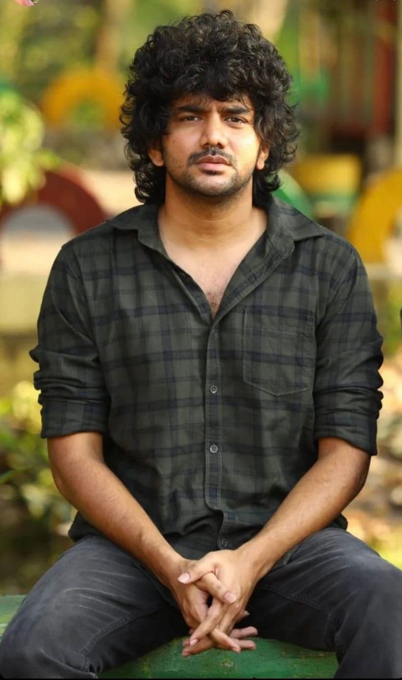 'டாடா' படத்தை பார்த்து விட்டு... கவினை புகழ்ந்து தள்ளிய நடிகர் கார்த்தி!