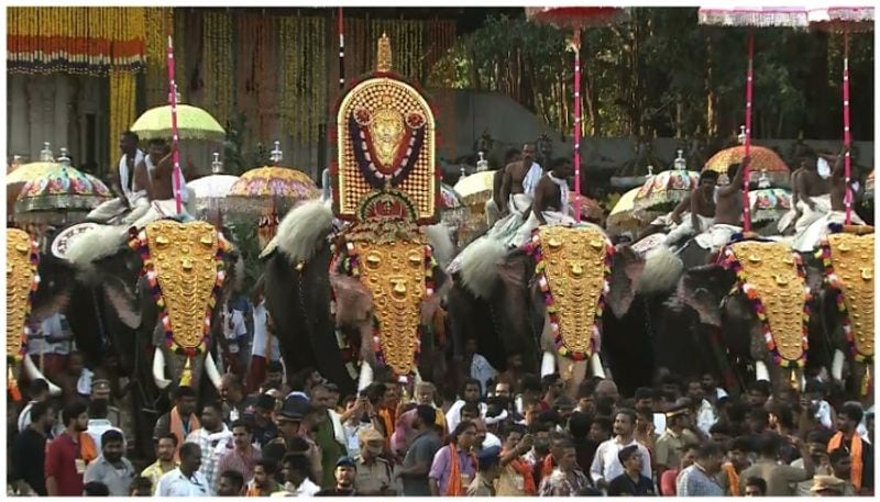 Thrissur Pooram witnesses magnificent 'Kudamattam'; Fireworks on Monday ...