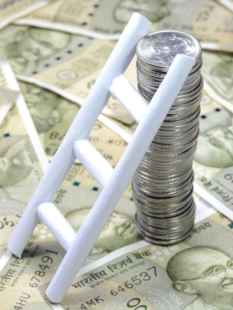 How To Cut Down Expenses To Save Money For Future Goals How To Cut Down Expenses To Save Money For Future Goals