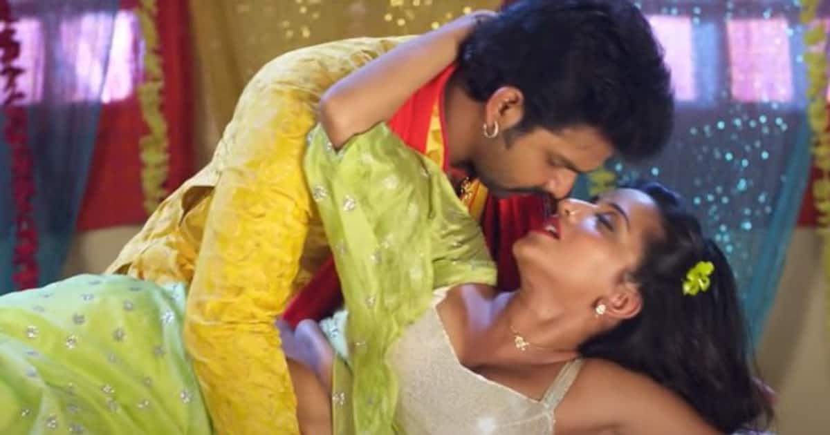 Monalisa Sexy Video Bhojpuri Actress Pawan Singhs Romantic Song