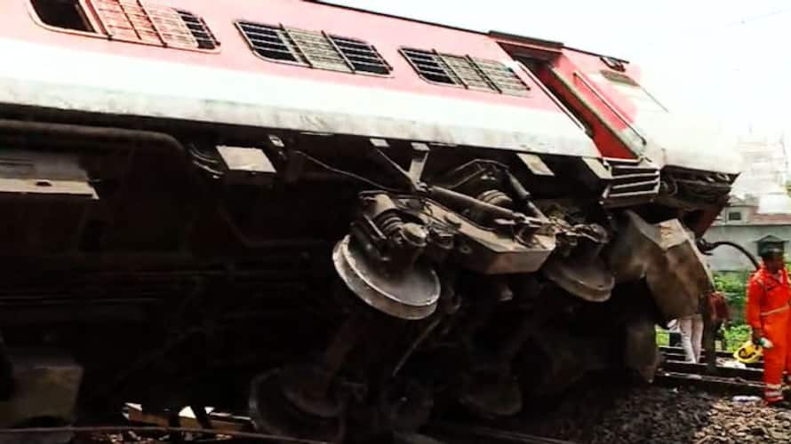 Signal interference behind Coromandel Express crash: Railway Board