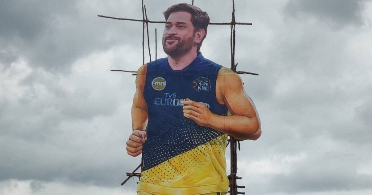 WATCH: On MS Dhoni's 42nd birthday, fans pour milk on 77-feet cut-out ...