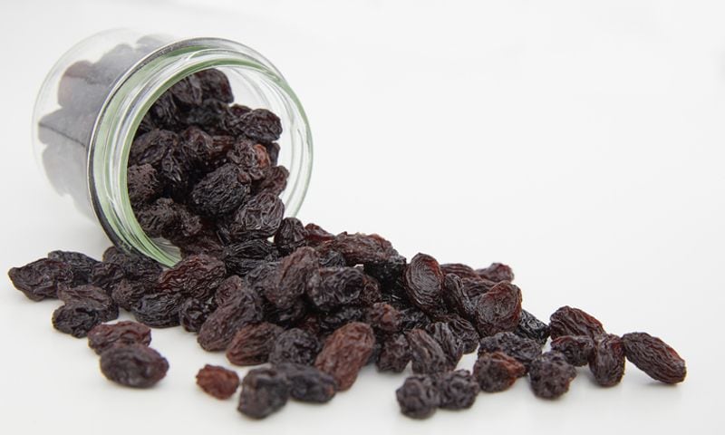 Here are 7 health benefits of consuming raisins everyday