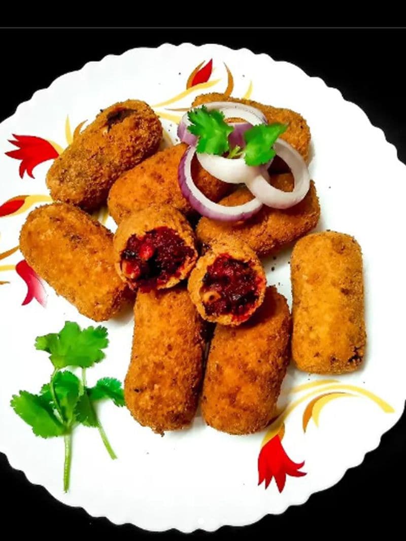 Singara to Ghugni: 6 spicy bengali snacks to enjoy this monsoon