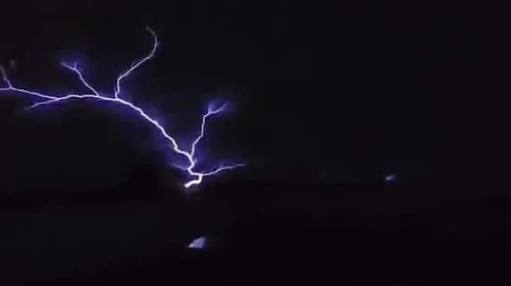 From cockpit, pilot records rare lightning-like phenomenon (Watch)