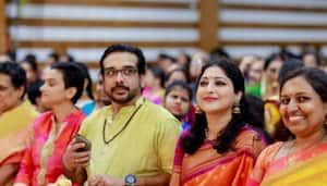 Actor Vineeth Family Photos : நம்ம சந்திரமுகி லவ்வரை நியாபகம் இருக்கா ...