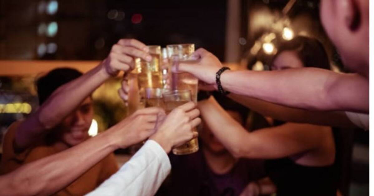 Party went wrong സുഹൃത്തുക്കളുമായി ചേര്‍ന്ന മദ്യപാന മത്സരം; 10 മിനിറ്റ് ...