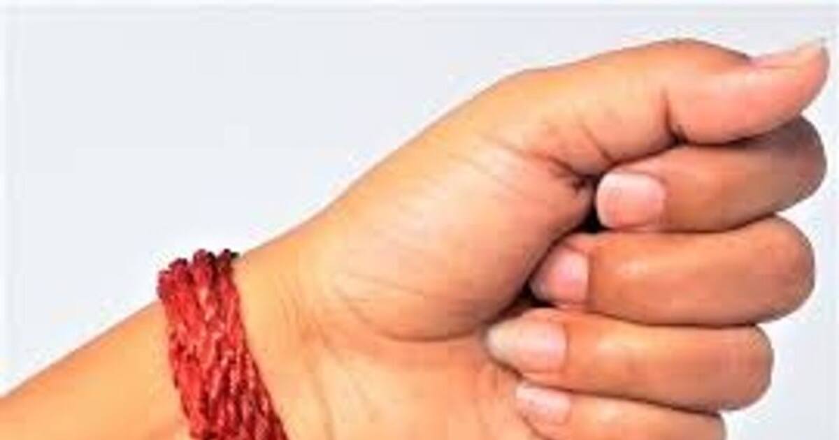 these two zodiac signs must avoid wearing red thread on their hands ...