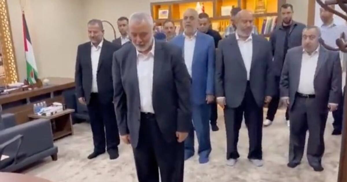 WATCH: Hamas' Ismail Haniyeh, other members offering prayers after ...