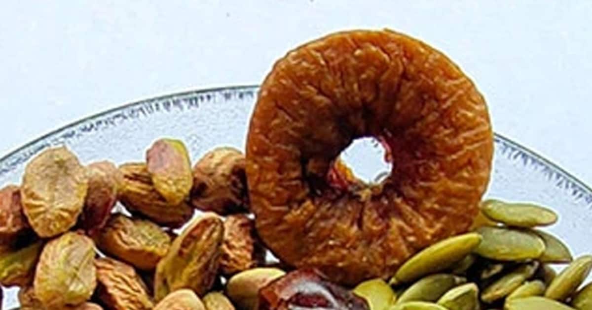 డ్రై ఫ్రూట్స్ తింటే బరువు పెరుగుతారా..? ఏది నిజం..?