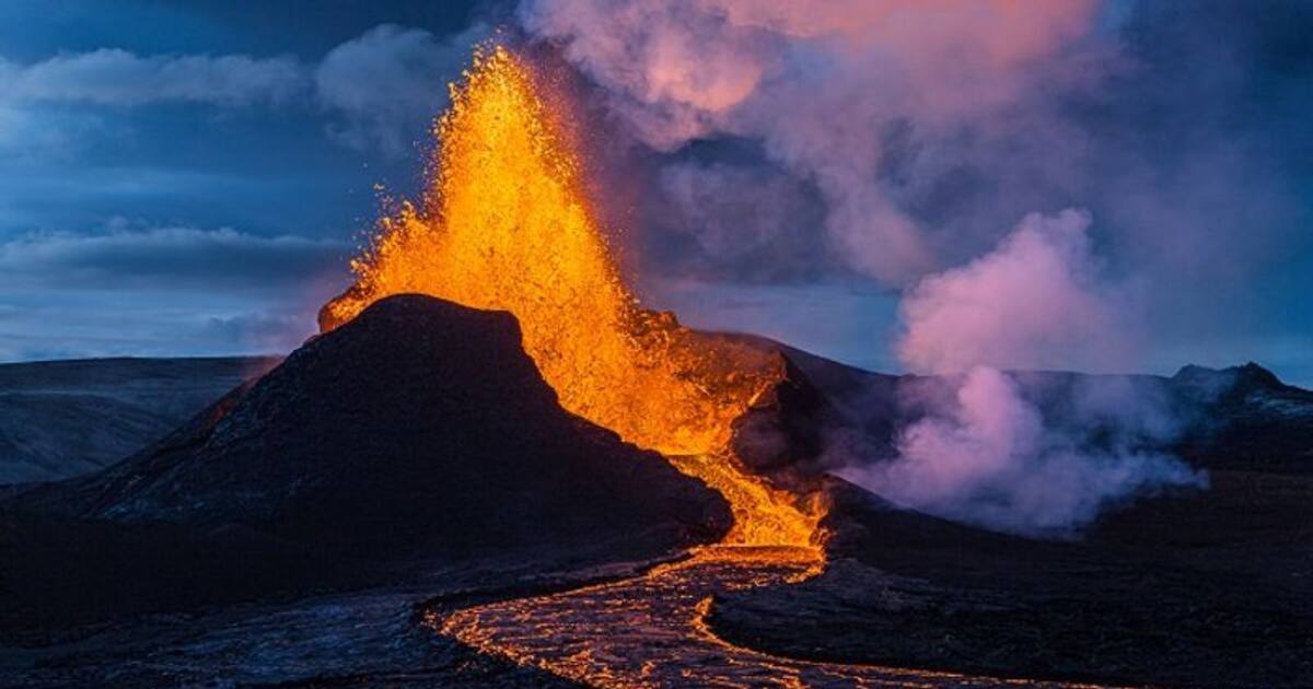 Iceland In Crisis State Of Emergency Triggered By 800 Earthquakes In