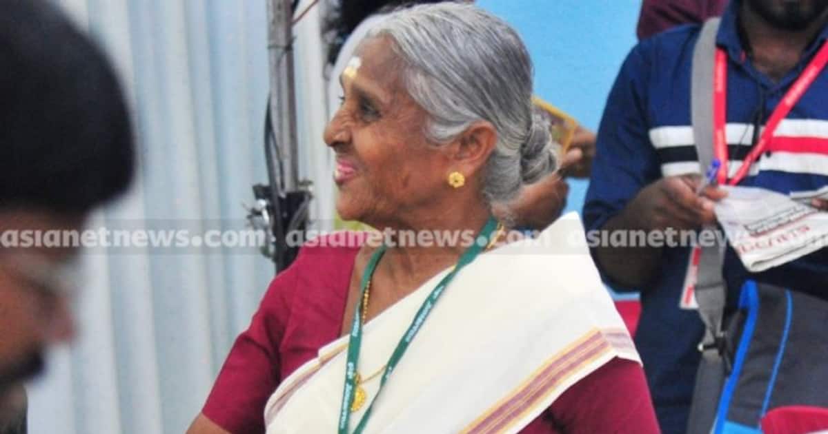 നവ കേരള സദസ്സ്: പ്രഭാത യോഗത്തിൽ അതിഥിയായെത്തി പാട്ടുഗ്രാമത്തിലെ തത്തമ്മ ...