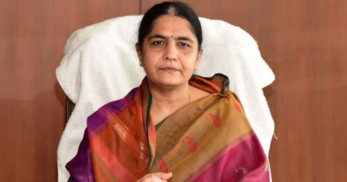 brs mla sunitha laxma reddy reaction on brs mlas switching to congress ...