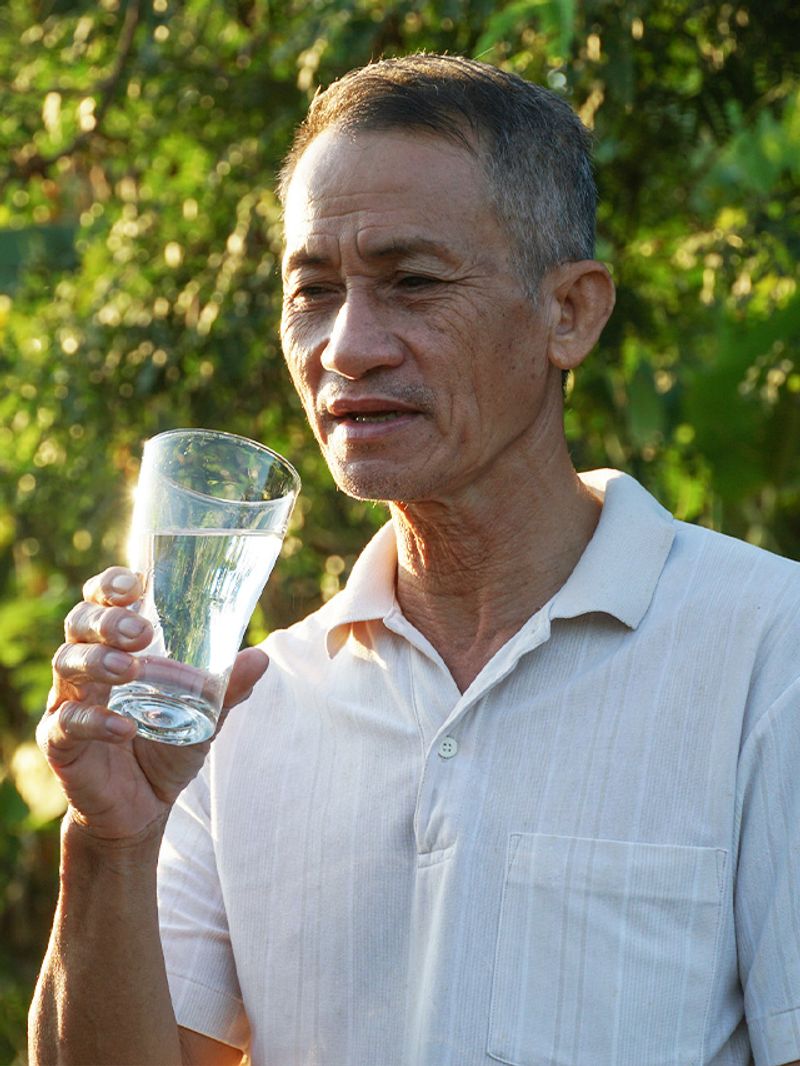 6 health issues caused by less water intake