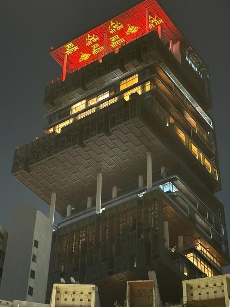 'मेरे राम आए हैं',राममय हुआ मुकेश अंबानी का घर Antilia, देखें तस्वीरें