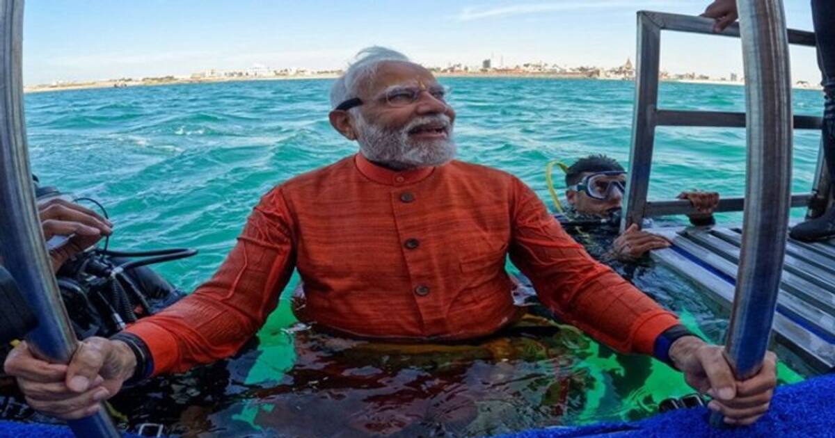 PM Modi Submerged dwarka darshan நீருக்கடியில் மூழ்கிய கிருஷ்ணரின் ...