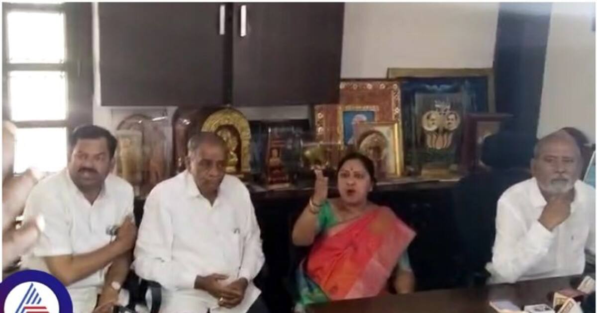 Koppal MP Karadi Sanganna ಬೆಂಬಲಿಗರಿಗೆ ಬೂಟು ತಗೊಂಡು ಹೊಡಿತೀನಿ ಎಂದ MLC ...