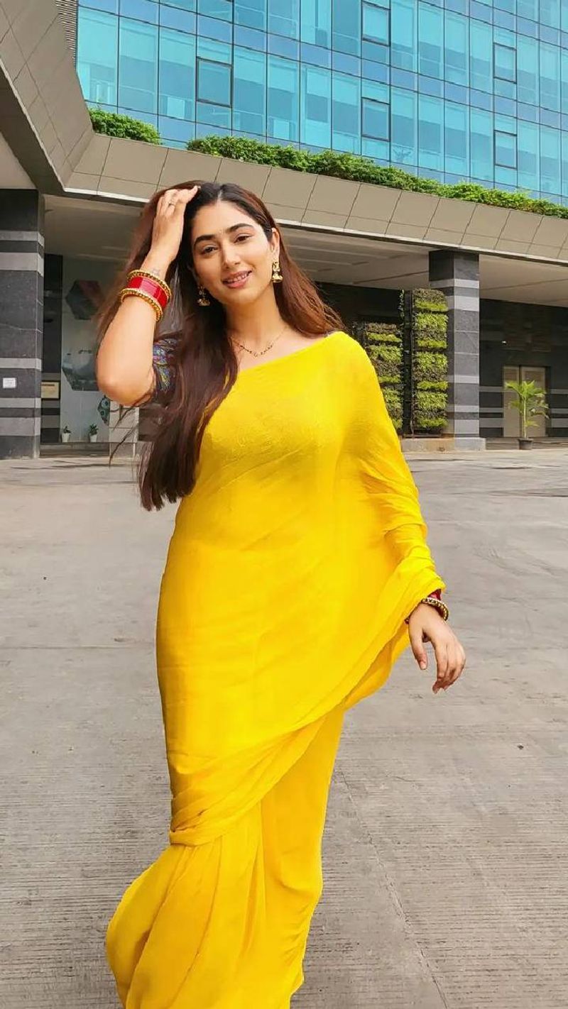 गर्मियों में लगेंगी चंचल शोख हसीना, पहनें Disha Parmar सी 7 साड़ियां