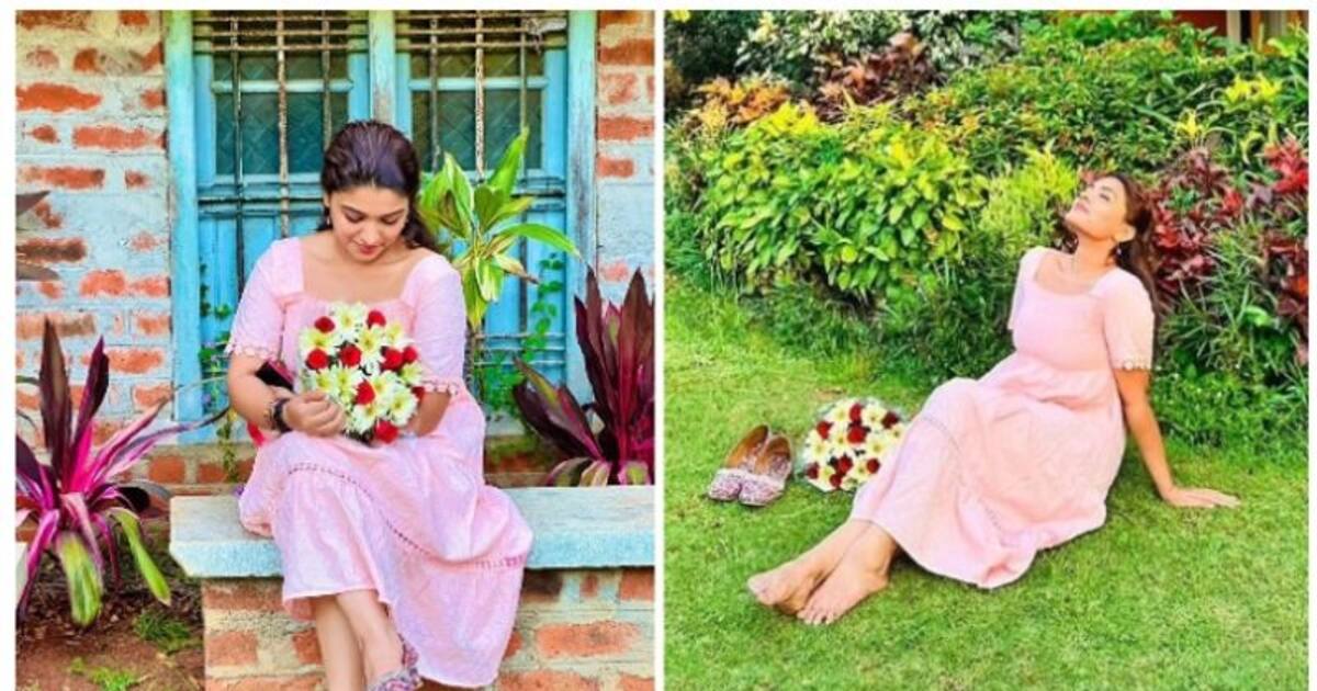 Shabana Photos: ஆரியன் எங்கே... கையில் பூக்களோடு தனிமையில் இனிமை காணும் ...