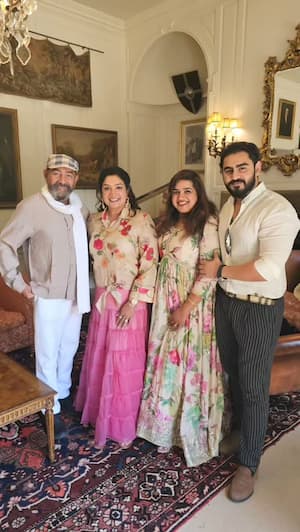 Anitha Vijayakumar London Trip Photos : அருண் விஜய் சிஸ்டர்ஸா இது? வயசு 50ஐ தாண்டினாலும் ...