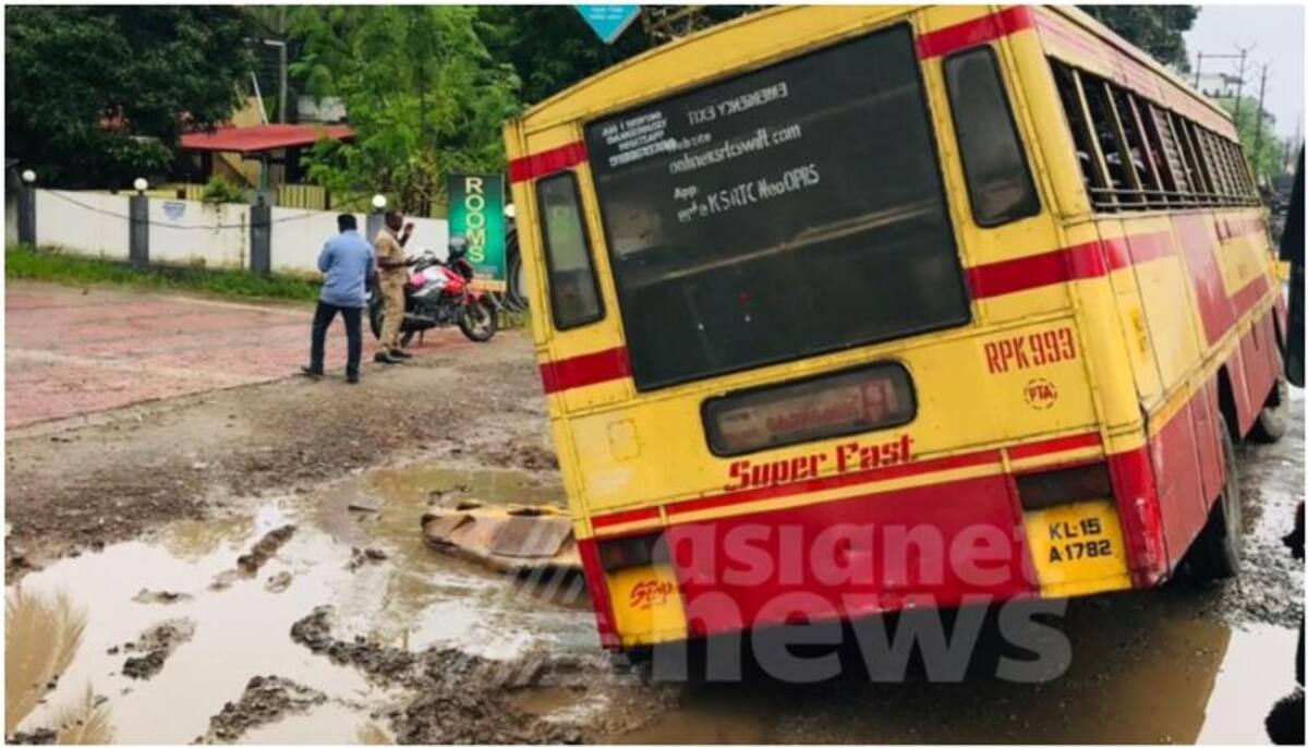 KSRTC bus fell into pothole again on national highway in alappuzha | ദേശീയ പാതയിൽ വീണ്ടും കെഎസ്ആ ...