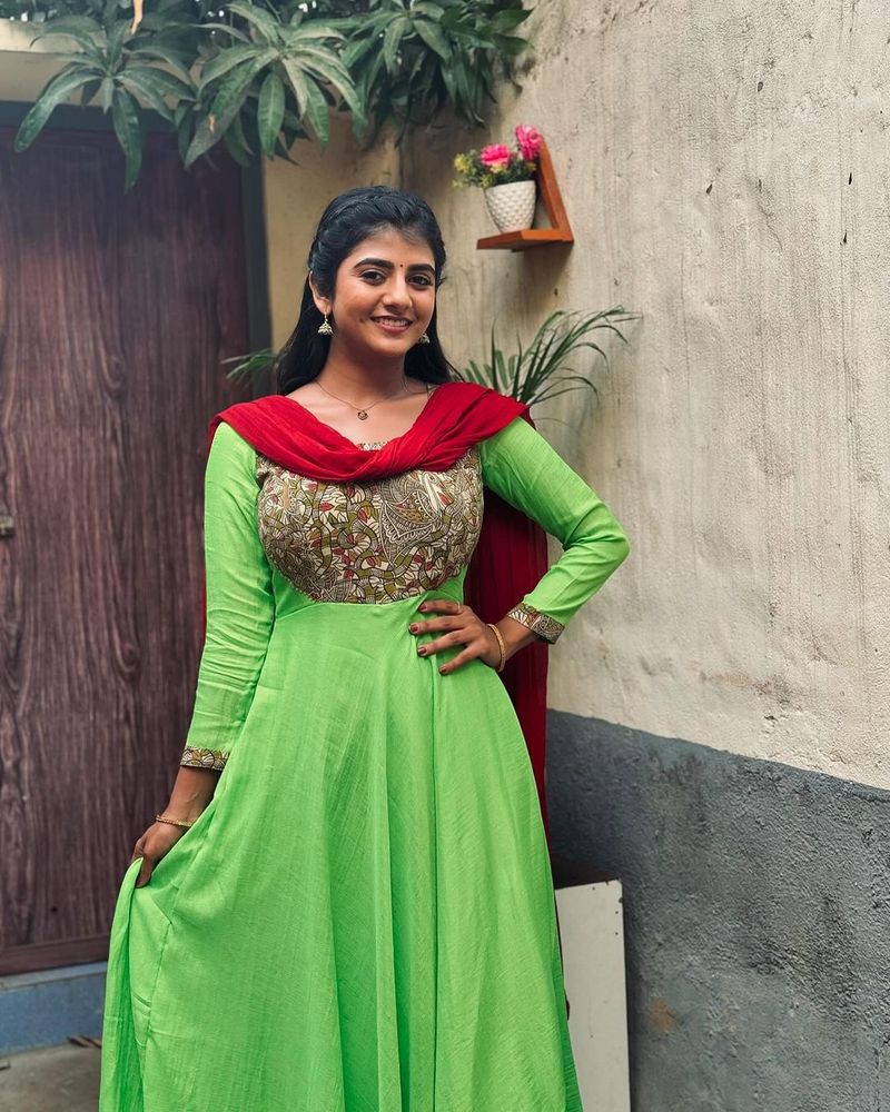 Sun TV Marumagal Serial Actress Gabriella charlton chudidhar Photos ...