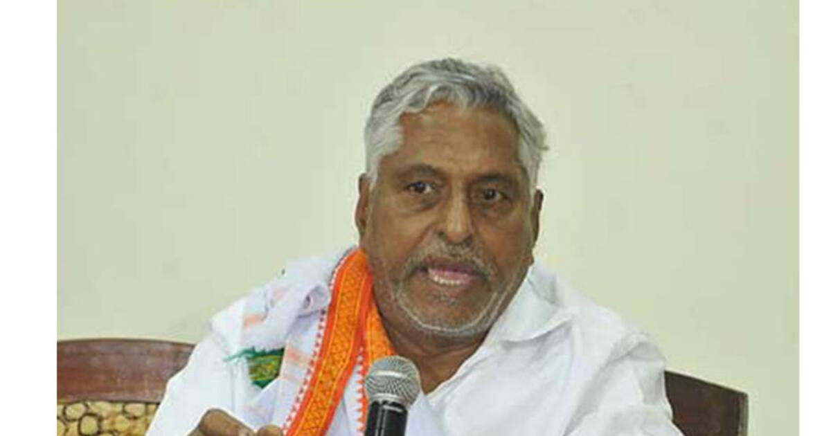 Jeevan Reddy fires another salvo on KCR