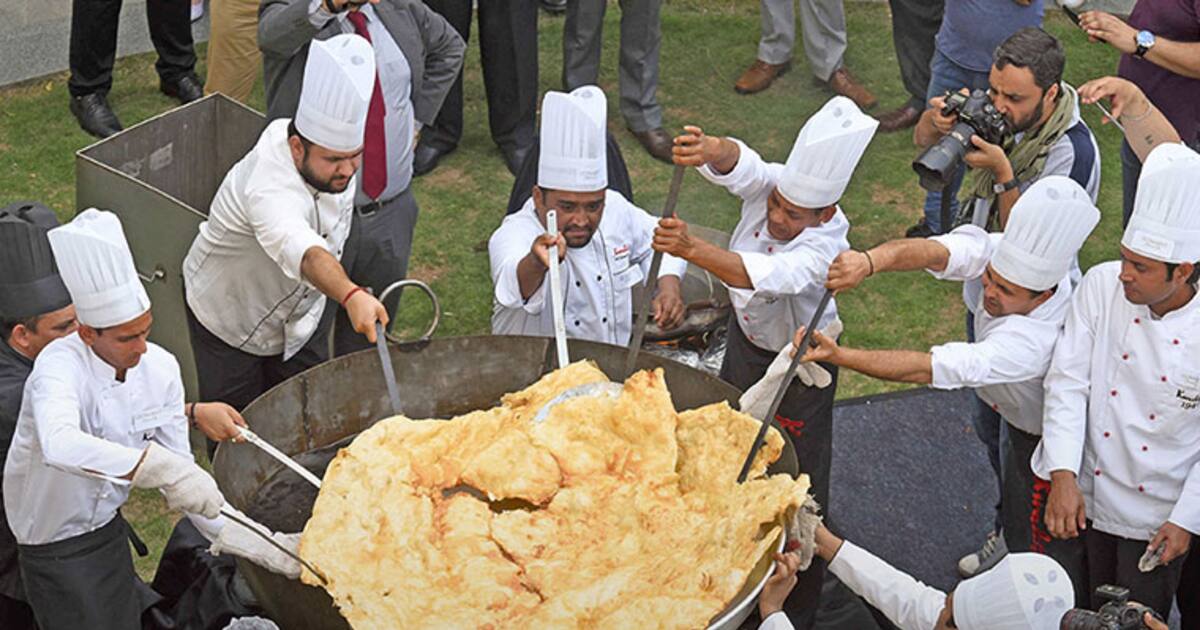 Indian Chefs Made World's Largest Bhatura At 4ft and 2 Inches