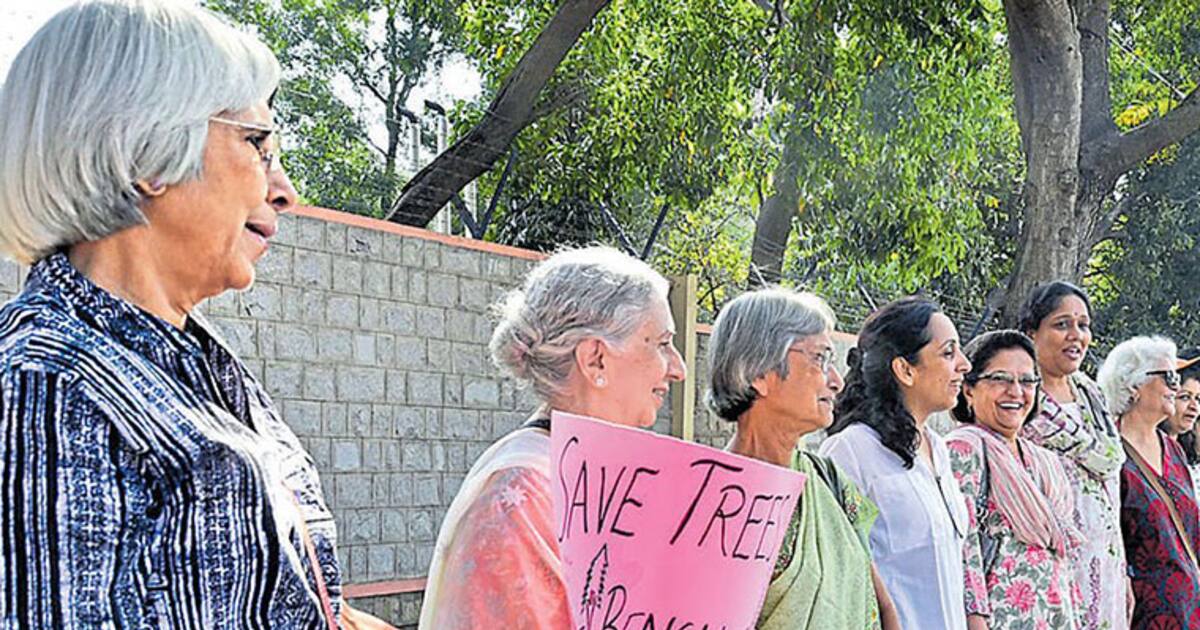 Save Jayamahal Trees: Bengalureans form 1.5 km human chain to protest ...