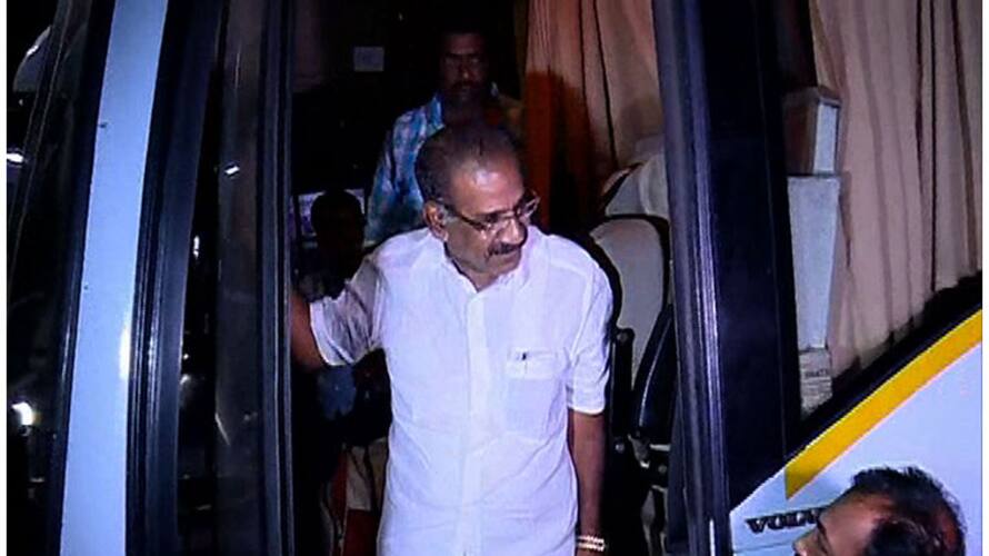 എ.കെ ശശീന്ദ്രനെതിരായ ഫോണ് വിളി കേസ്: കമ്മീഷന് ഇന്ന് റിപ്പോര്ട്ട് ... എ.കെ ശശീന്ദ്രനെതിരായ ഫോണ് വിളി കേസ്: കമ്മീഷന് ഇന്ന് റിപ്പോര്ട്ട് ...