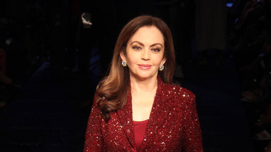 You will be shocked to know the cost of Nita Ambani's phone