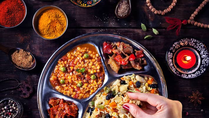 3 healthy benefits of eating with your hands