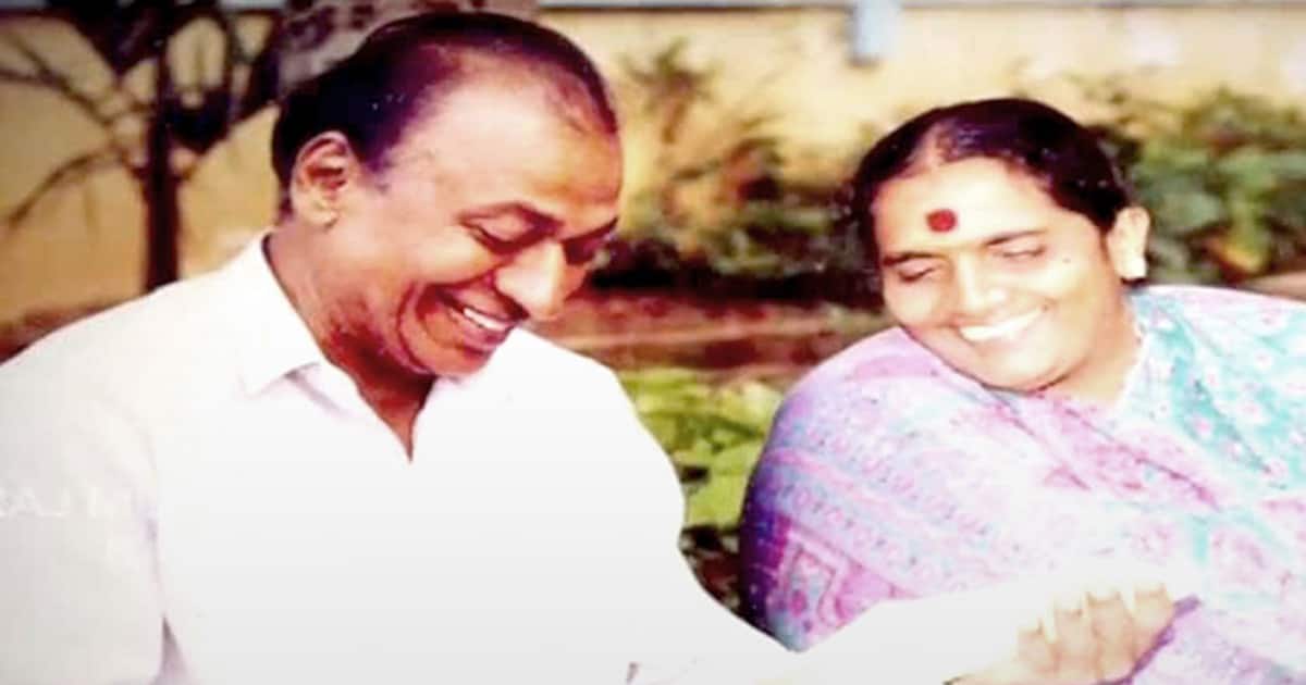 Watch: Rare video of Dr Rajkumar introducing wife, family