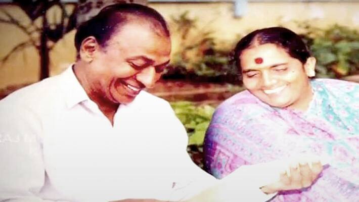 Watch: Rare video of Dr Rajkumar introducing wife, family