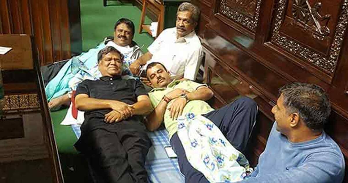 Karnataka opposition launches 'raging' protest all night