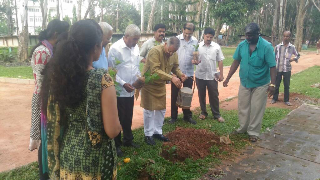 Veterans, students celebrate World Environment Day with sapling drive