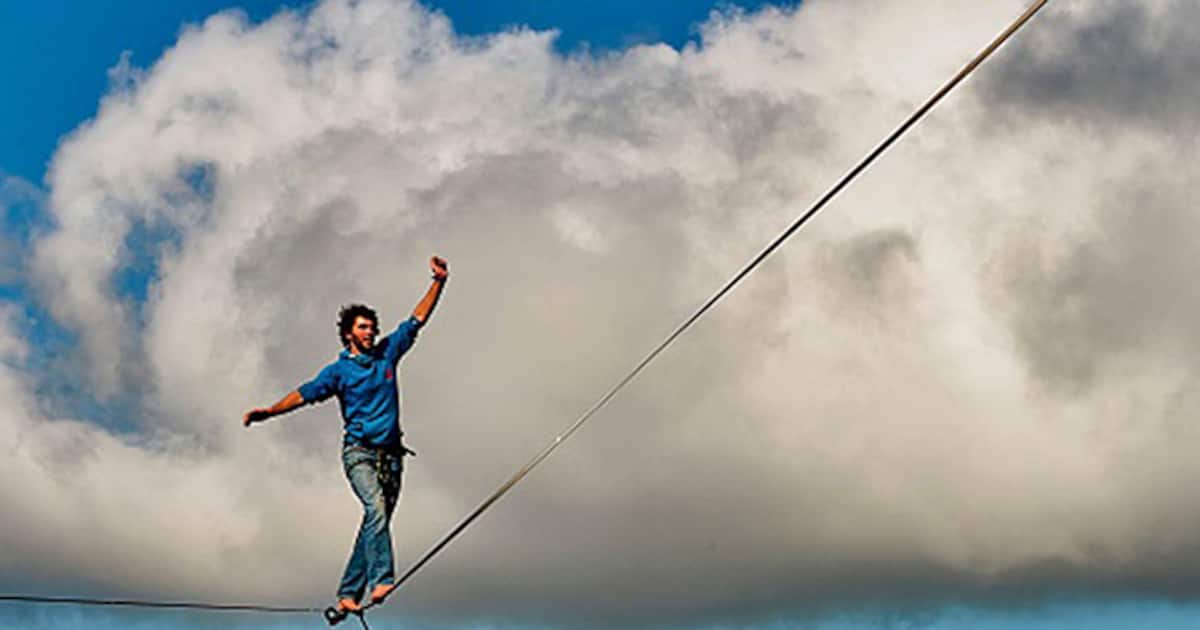 Amazing death defying photos of these tight-rope walkers will surely ...