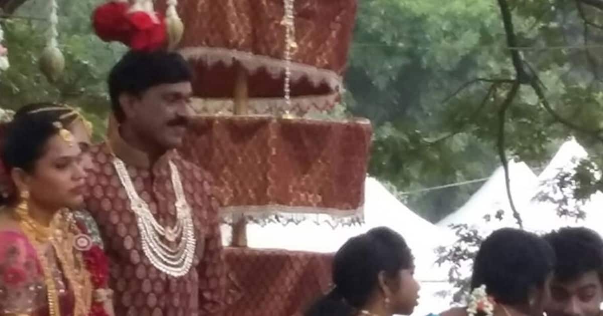 ₹500-crore wedding: 'King' Reddy takes out royal procession with chariots